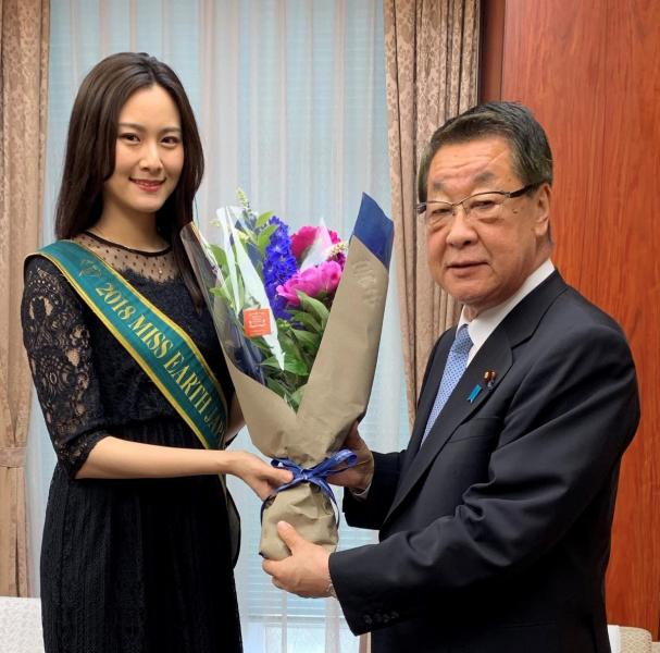 🎤ﾐｽ･ｱｰｽ日本代表の田中美緒さん、吉川農林水産大臣を表敬訪問 - スレッド閲覧｜爆サイ.com東京版