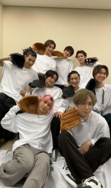 🎤Snow Man、9人仲良く”動脈グローブ”ポーズ！？東京ドーム公演後に感謝のインスタライブ - スレッド閲覧｜爆サイ.com東京版